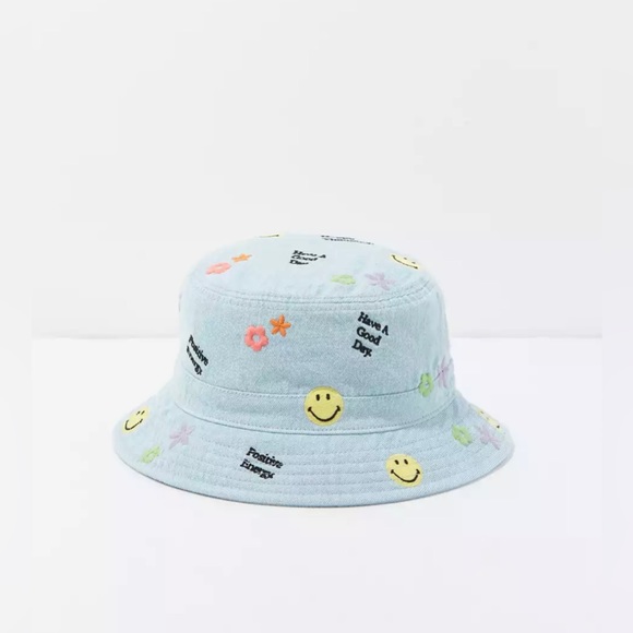 American Eagle Outfitters | Accessories | American Eagle Smiley Bucket ...